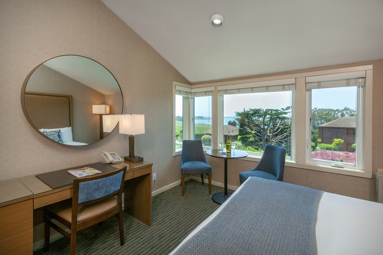 002.DOUBLE QUEEN VAULT_Room 606.Low Res - Inn At The Tides